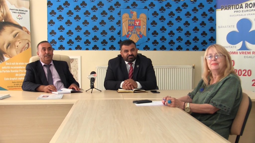 CONSTANTIN TOADER preşedinte al Partidei Romilor Vrancea si NELU STROIA ...