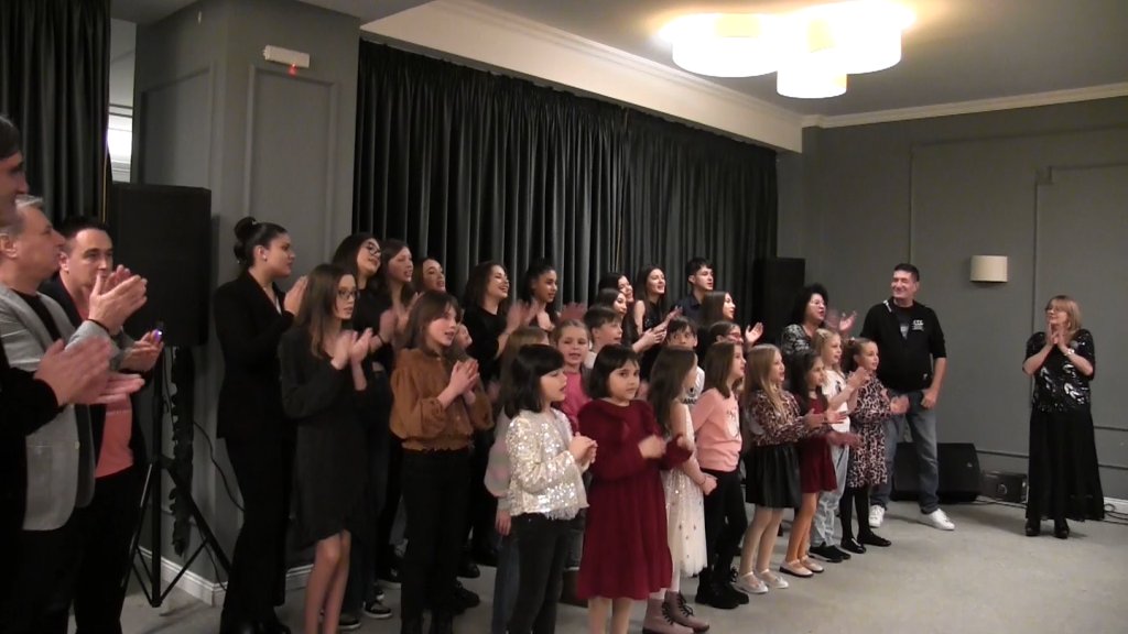 Aurelia Vaida – Grupul Viamusic – alaturi de Radu Pietreanu si Nicolae ...